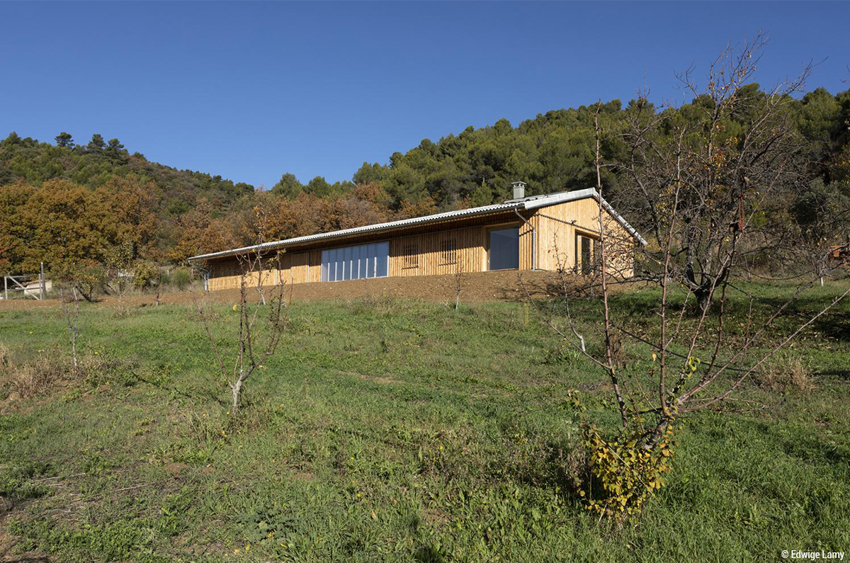 À Manosque, le hangar agricole de la Maison de la Biodiversité La ...